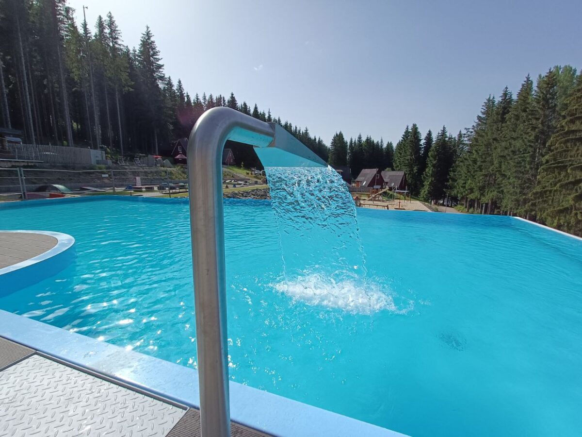 Pool-Anlage auf dem Sauberg in Breitenbrunn – Idyll im Erzgebirge ...
